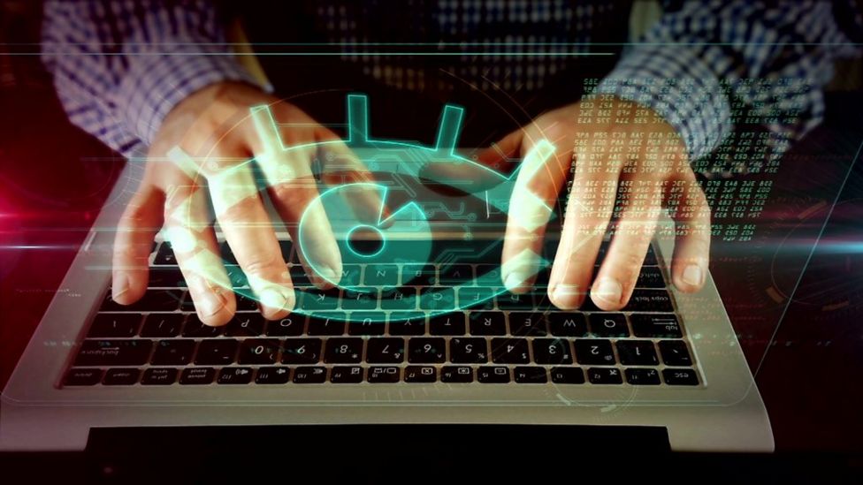 'I monitor my staff with software that takes screenshots' - BBC News