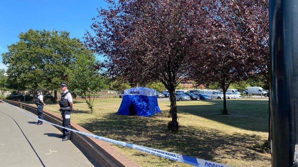 London violence: Man shot dead and another stabbed to death - BBC News