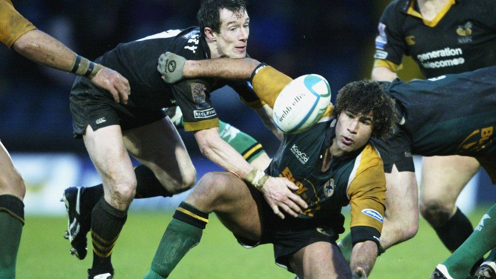 'Symud tua'r golau': Meddylfryd Richard Parks - BBC Cymru Fyw