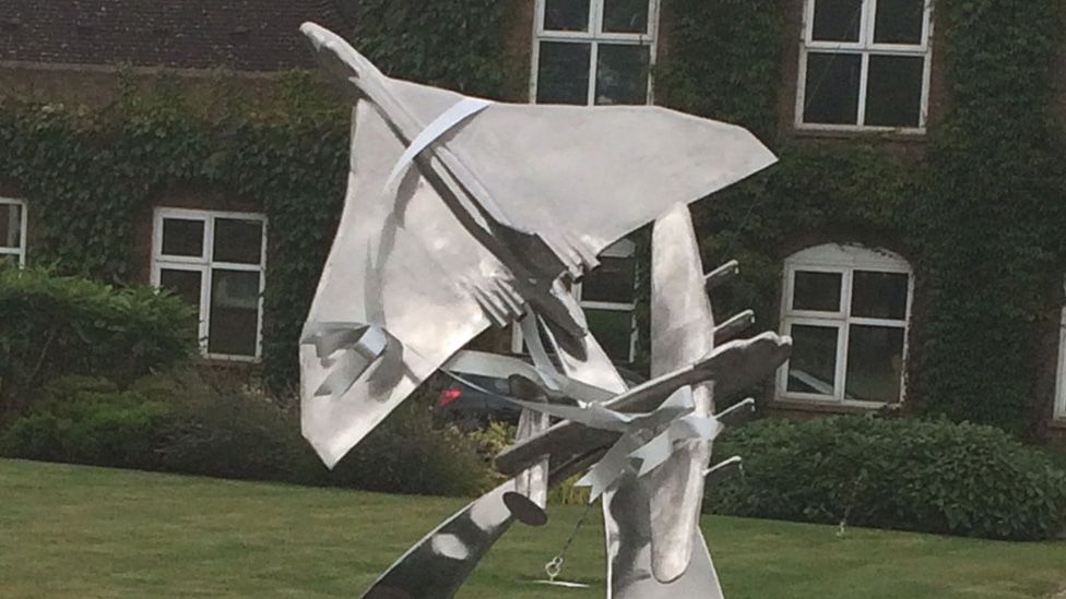 Sculpture marks RAF Waddington's centenary - BBC News