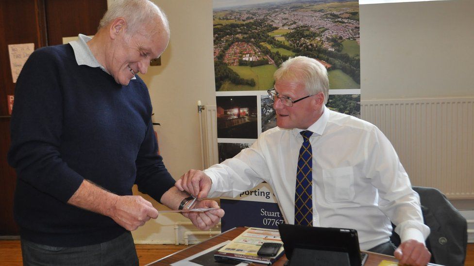 Hawick flood protection scheme design approved - BBC News