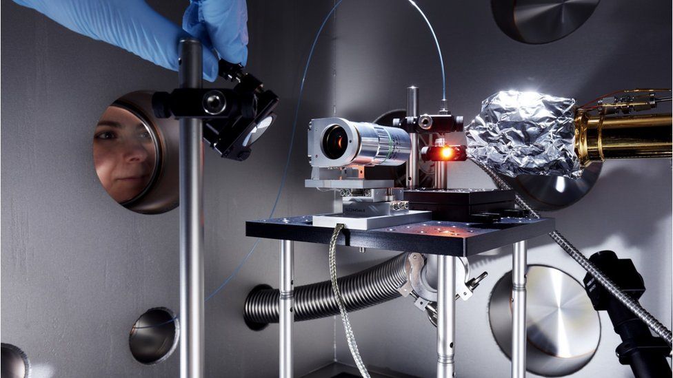 XFEL: Brilliant X-ray laser comes online - BBC News