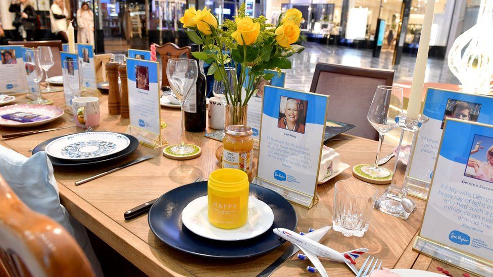 Leeds: Dinner table without guests to highlight grief loneliness - BBC News