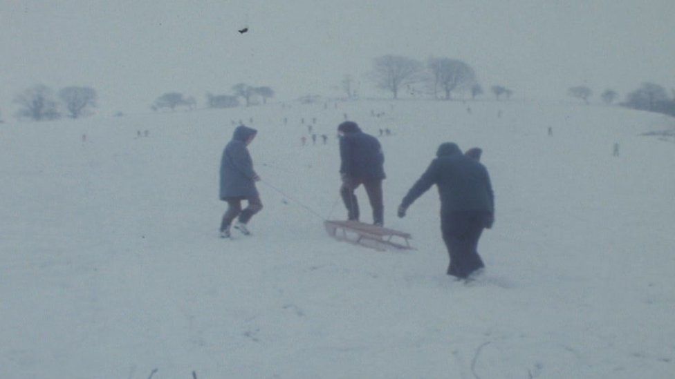 The 1982 blizzard when it snowed for 36 hours - BBC News