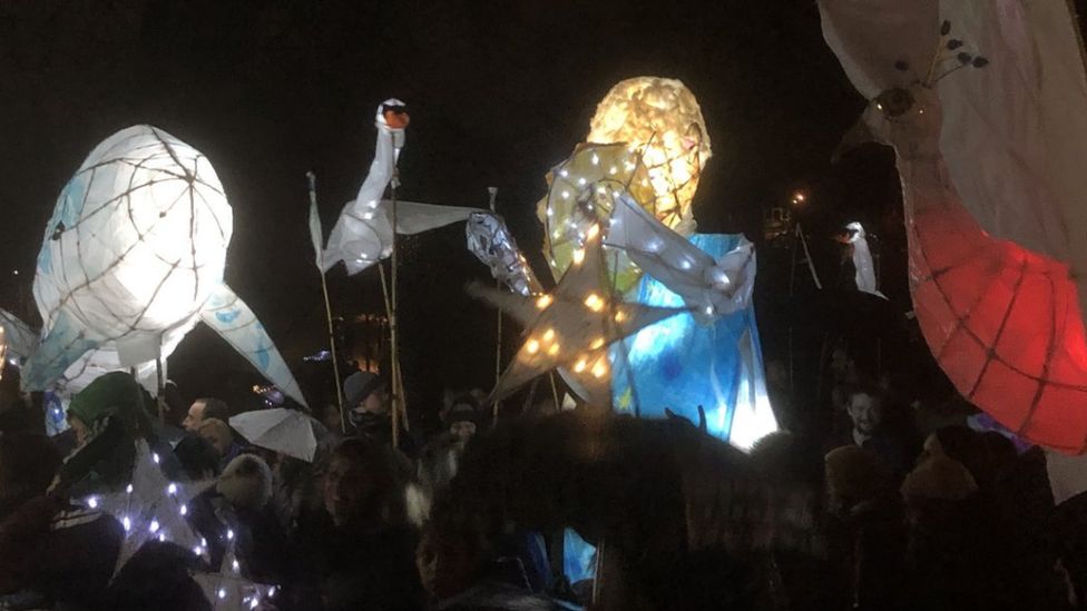 Thousands turn out for Bristol's Church Road Lantern Parade - BBC News