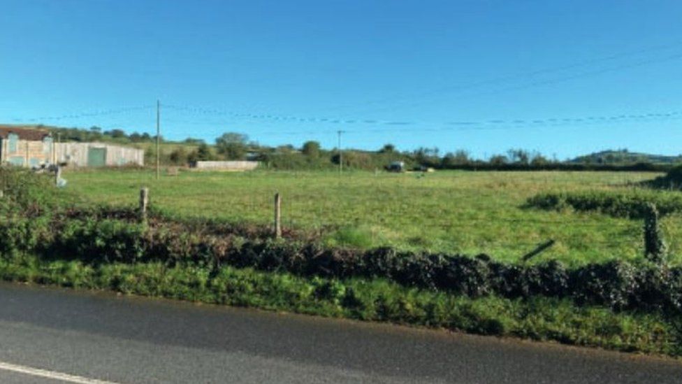 Evercreech woman goes 'out in style' as drone scatters ashes - BBC News