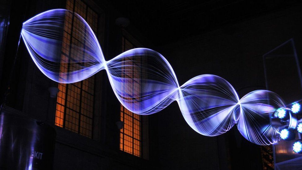 Light show illuminates buildings in Manchester festival - BBC News