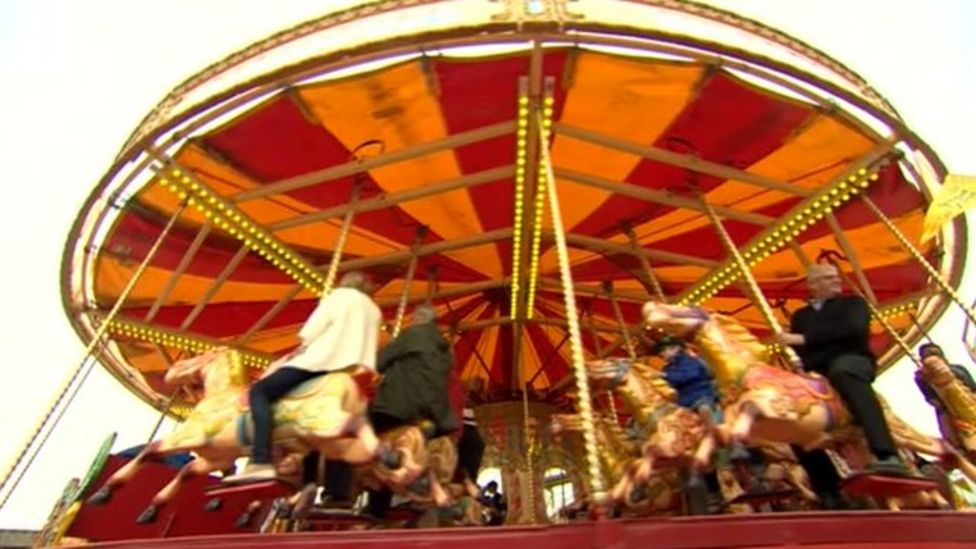 In pictures: Dreamland reopens after restoration - BBC News