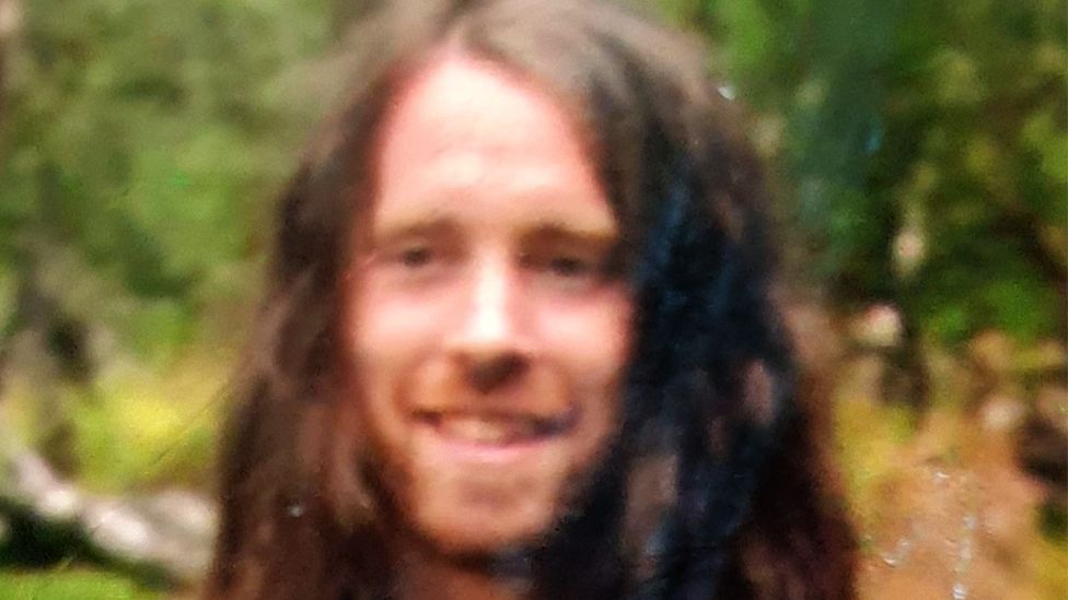 Wife appeals for help in finding husband Finn Creaney - BBC News