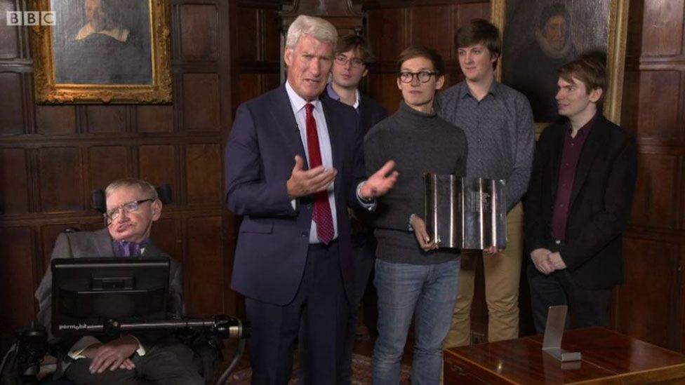 University Challenge: Professor Stephen Hawking presents winners ...
