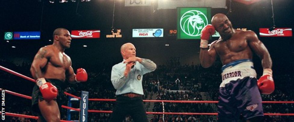 Evander Holyfield: Boxing great who 'lost everything' smiling again ...