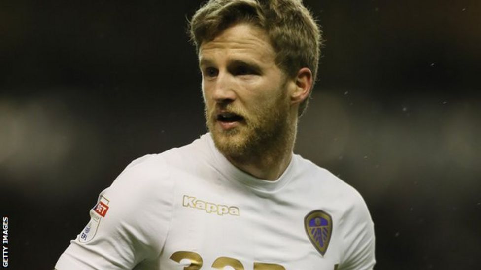 Eunan O'Kane: Luton Town sign Leeds United midfielder on loan - BBC Sport