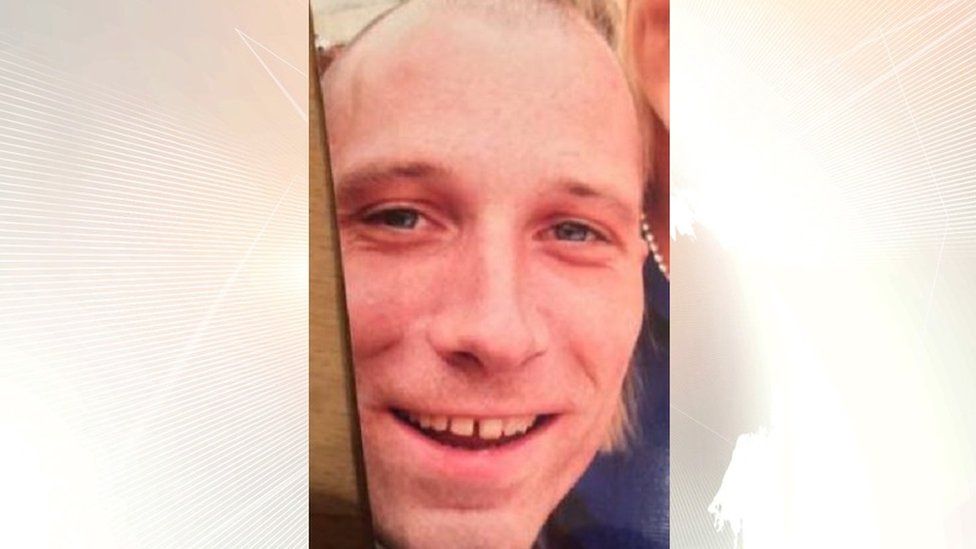 Steven Bishop admits London mosque bomb plot - BBC News