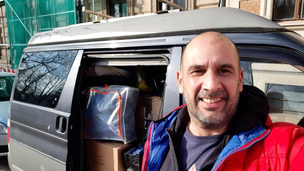 Huddersfield man delivers medical supplies to Ukraine - BBC News