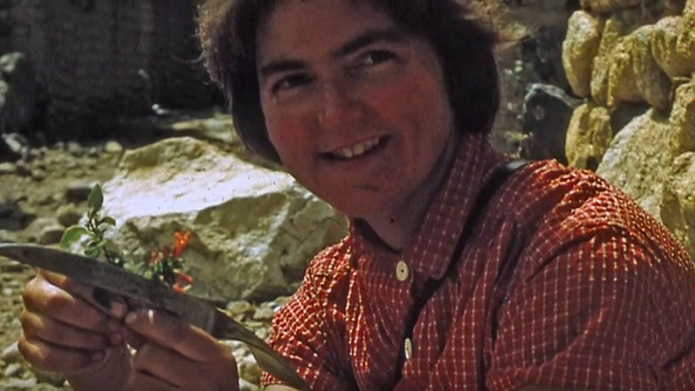 Skier and climber Myrtle Simpson awarded Polar Medal - BBC News