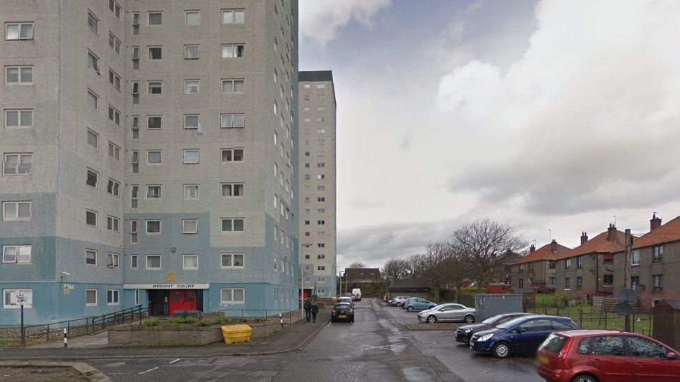 Two treated after Aberdeen fire flat rescue - BBC News