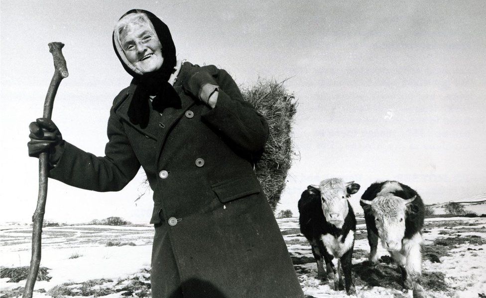 Daleswoman Hannah Hauxwell dies aged 91 - BBC News