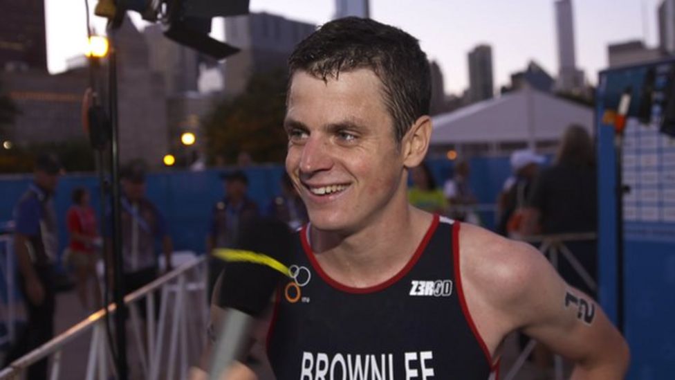 Brownlee brothers return to Bradford Grammar School - BBC News