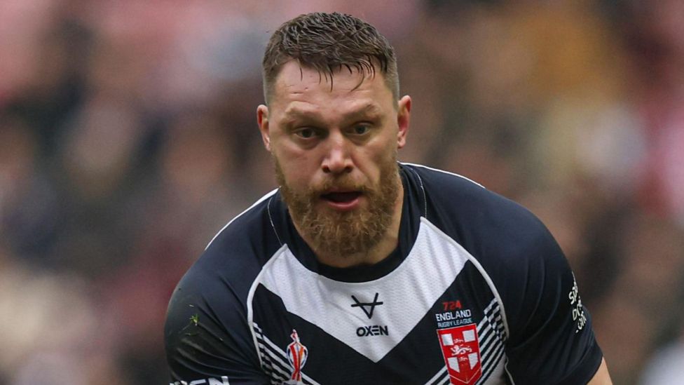 Elliott Whitehead: England forward to rejoin Catalans in 2025 - BBC Sport