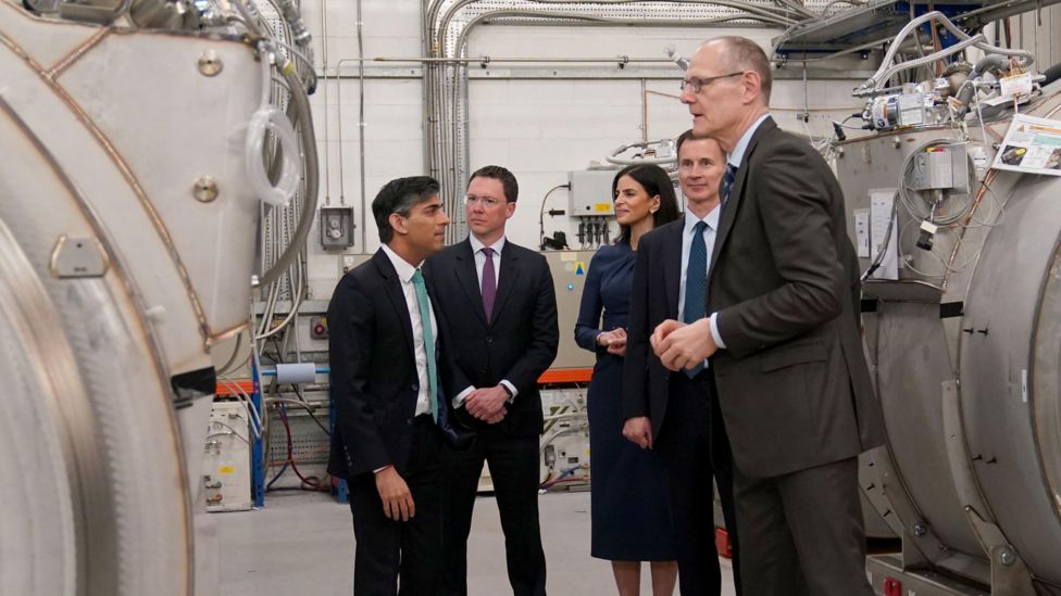 Sunak 'delighted' by new £250m Siemens health facility - BBC News