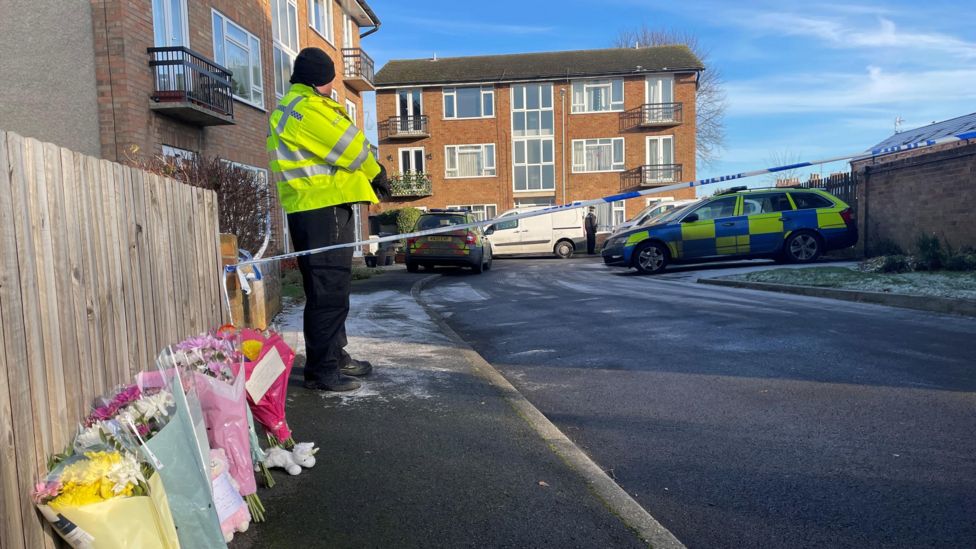 Kettering hospital nurses hold vigil for mother and two children - BBC News