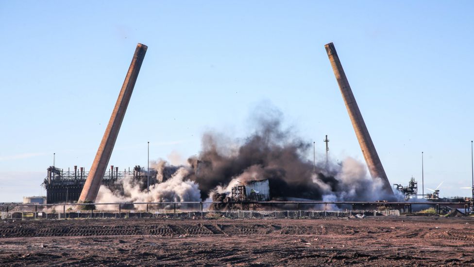 Redcar steelworks chimneys demolished - BBC News