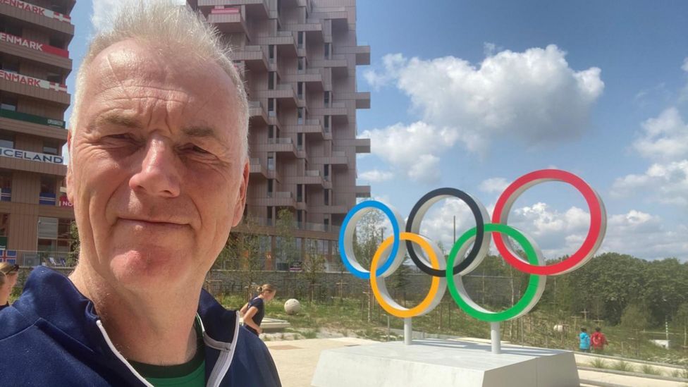 Gemau Olympaidd: Medal aur i'r rhwyfwr Harry Brightmore - BBC Cymru Fyw