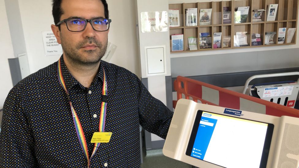 Cambridgeshire hospitals launch 'Interpreters on Wheels' trial - BBC News