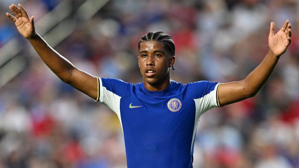 Forest sign Chelsea's Santos on loan - BBC Sport