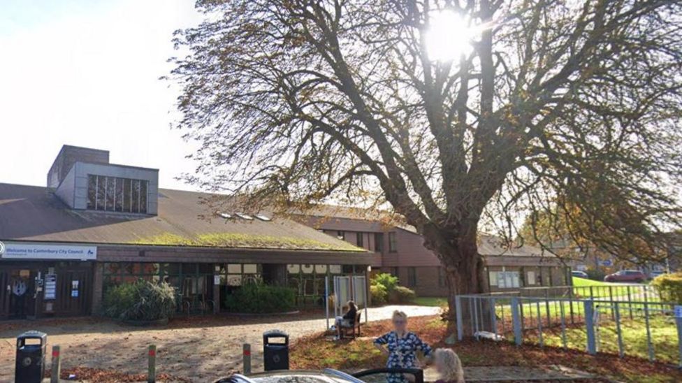 Blean: Residents 'appalled' at housing development plans - BBC News