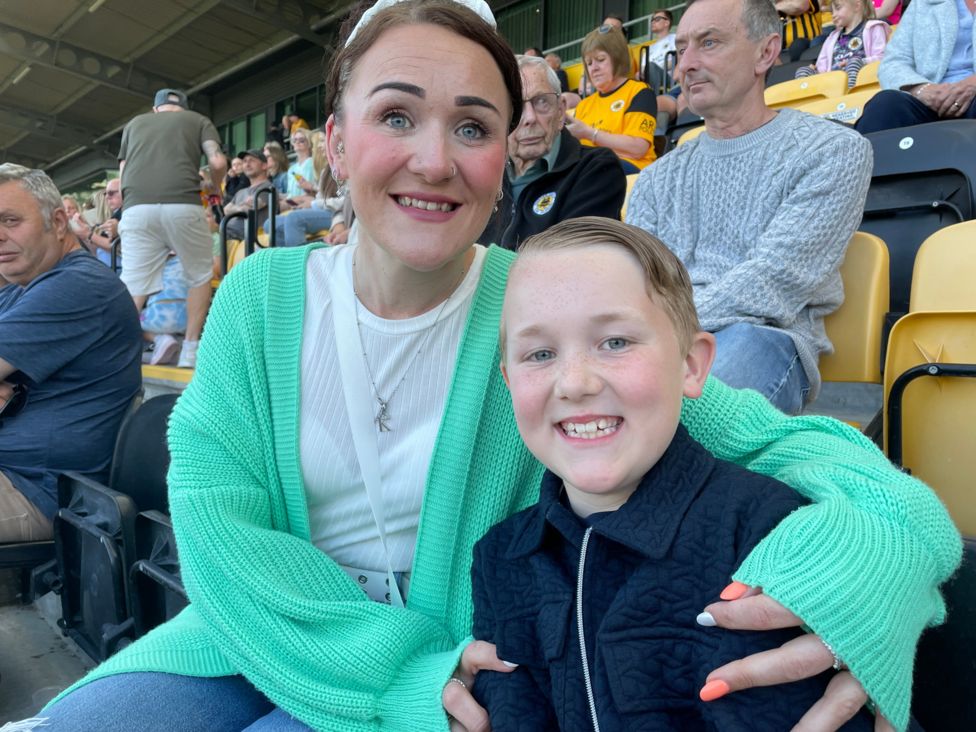 'Absolutely buzzing' Boston fans celebrate promotion - BBC News