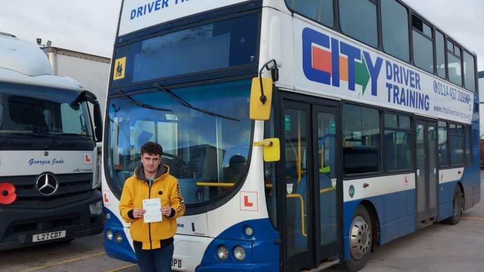Selby teenager Alex becomes 'UK's youngest bus driver' - BBC News