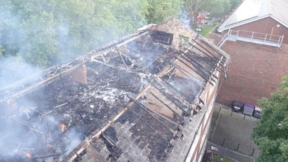 Hackney flat fire: Photos show damage to building - BBC News