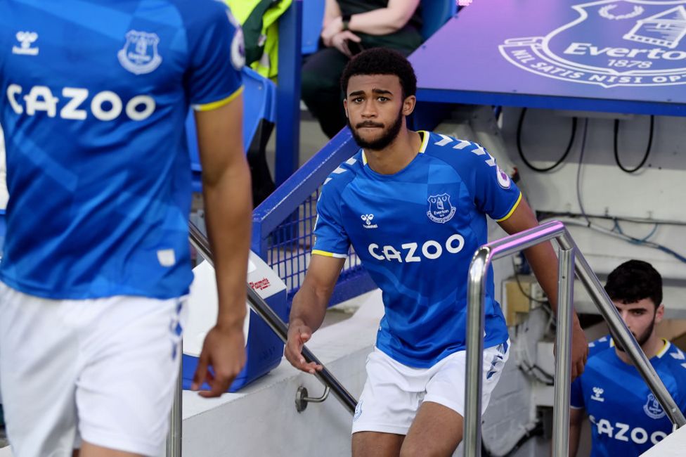 Everton: Elijah Campbell signs first professional contract - BBC Sport