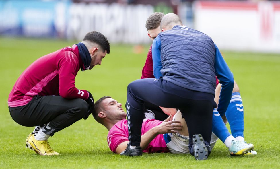 Cameron facing spell out with 'severe' hamstring injury - BBC Sport