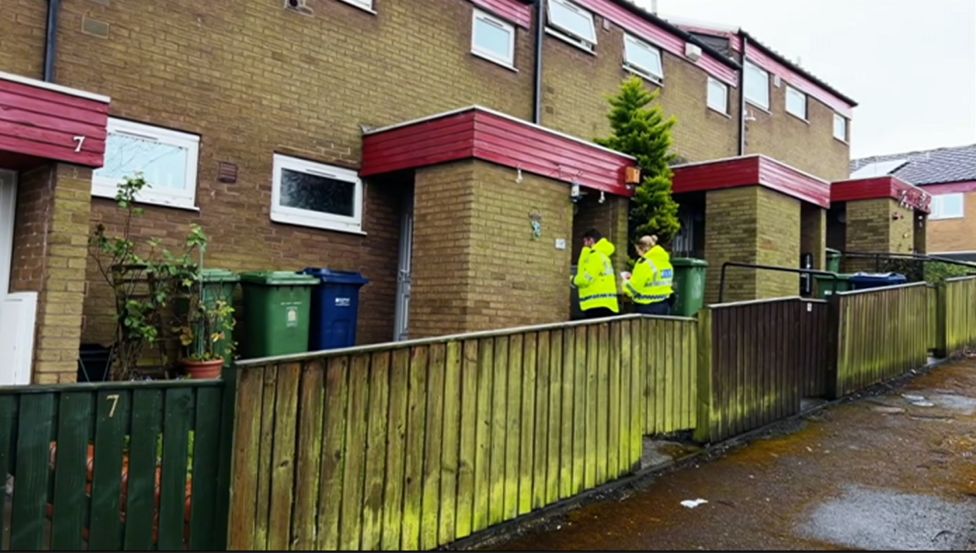 Gateshead: Murder investigation launched after man found dead - BBC News