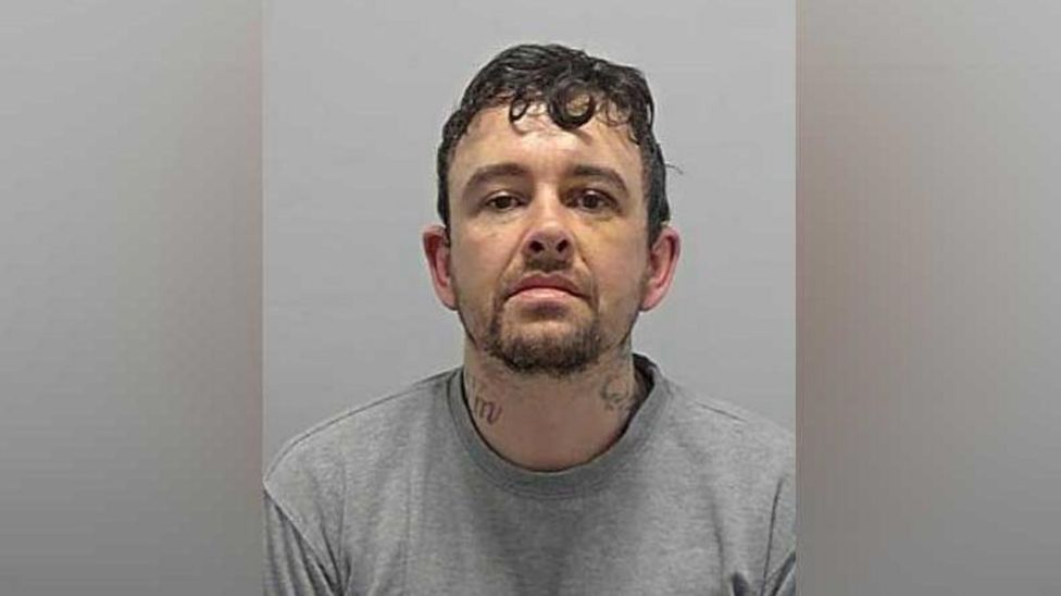 Luton man jailed for murdering woman and burning her body - BBC News