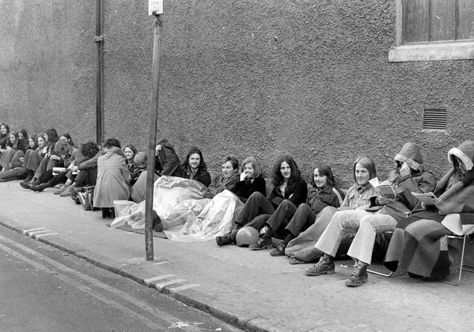 A look back at the Glasgow Apollo: From the Stones to Queen - BBC News