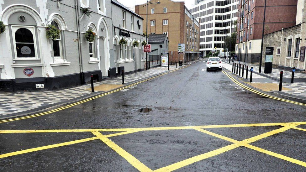 Swindon road scheme sparks anger over further remedial work - BBC News