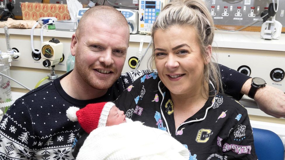 Christmas Day baby Lexi born eight weeks early - BBC News