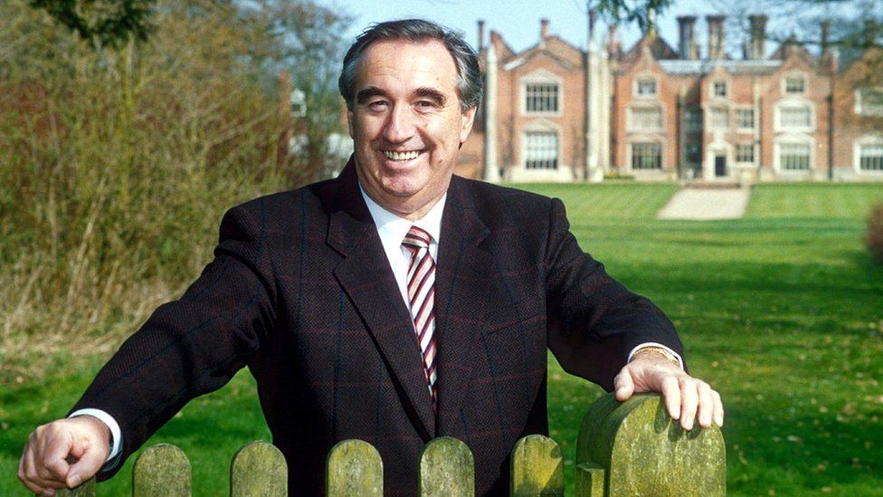 Bernard Matthews confirms closure of Norfolk headquarters - BBC News