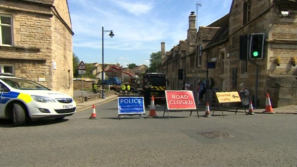 Police stop 'not linked' to fatal Stamford crash - BBC News