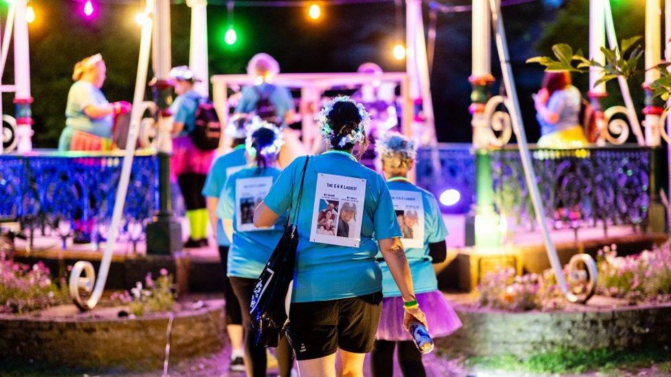 Swindon Prospect Hospice Starlight walk: Hundreds take part - BBC News