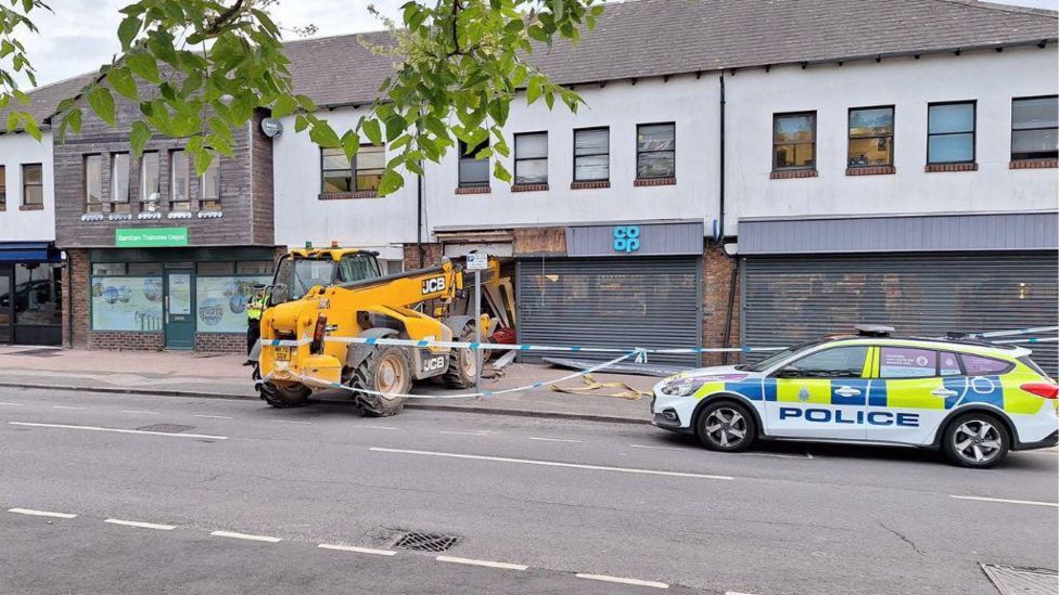 Barnham: Man arrested during attempted cash machine theft - BBC News
