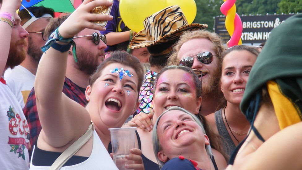 In pictures: Eden Festival on the Raehills Estate - BBC News