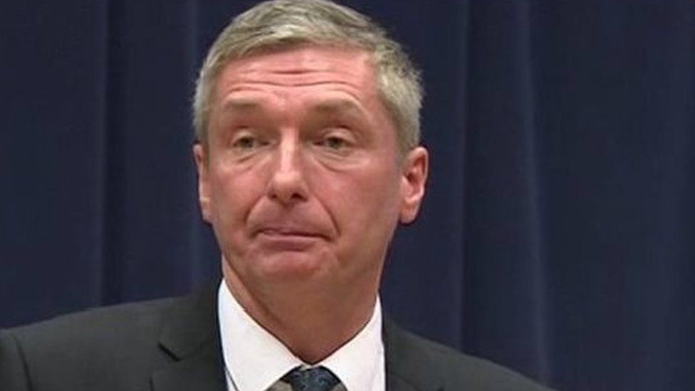 Bethnal Green head Mark Keary suspended over exam fix claims - BBC News