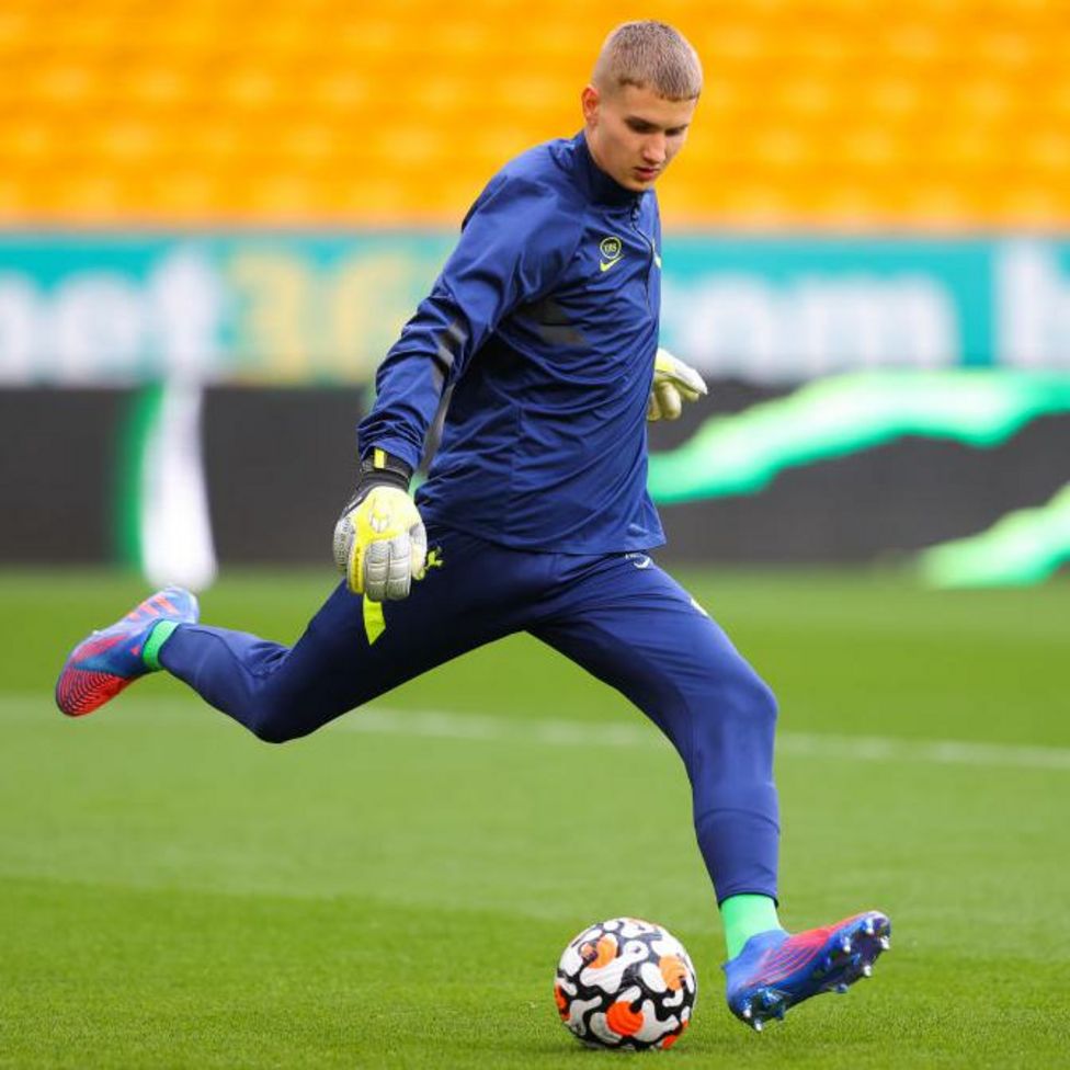 Gunter signs first professional Spurs contract - BBC Sport