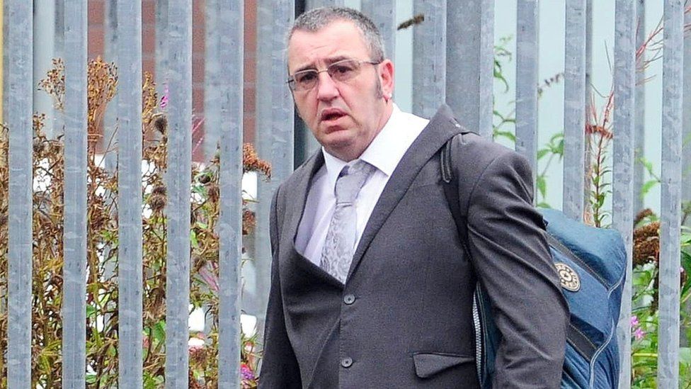 Binn prìosain air dràibhear làraidh - Naidheachdan a' BhBC