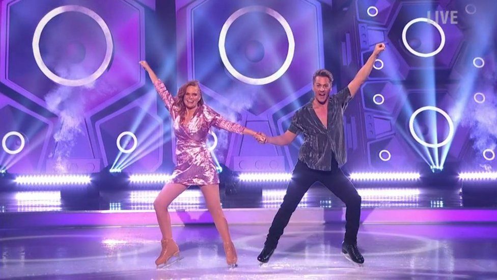 Dancing on Ice: Who faces the dreaded skate off? - BBC Newsround