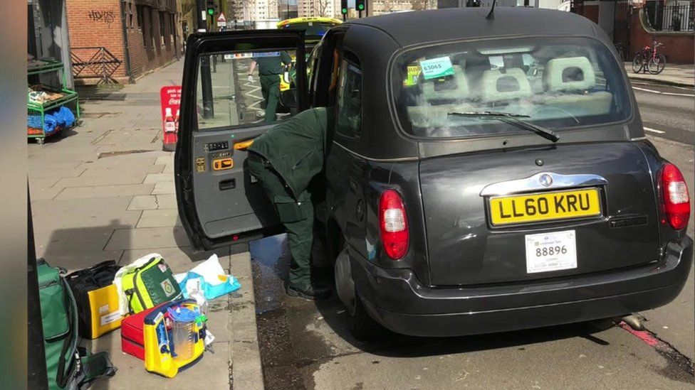 Woman gives birth in back of London taxi - BBC News